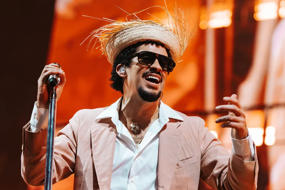 Bad Bunny comenzó oficialmente su residencia de verano “No Me Quiero Ir ...